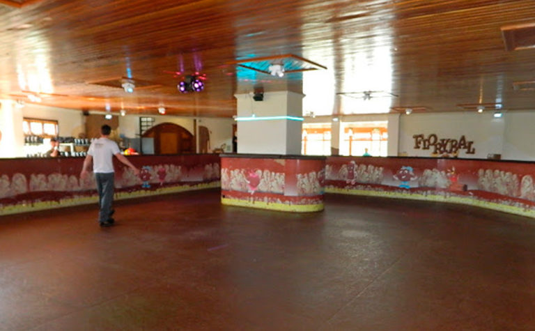 Synthetic ice review | Xtraice | Best synthetic ice rinks